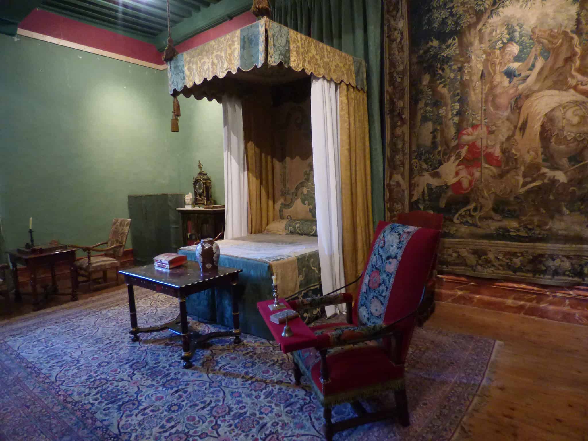 Rooms in a Medieval Castle - Castles and History