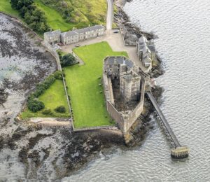 Filming Locations: Castles in Outlander - Castles and History