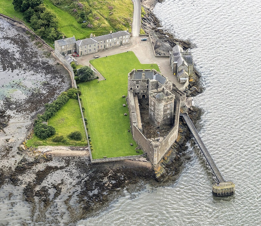 Filming Locations: Castles in Outlander - Castles and History