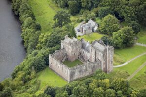 Filming Locations: Castles in Outlander - Castles and History