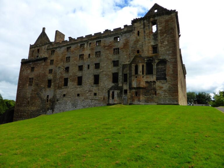 Filming Locations: Castles in Outlander - Castles and History
